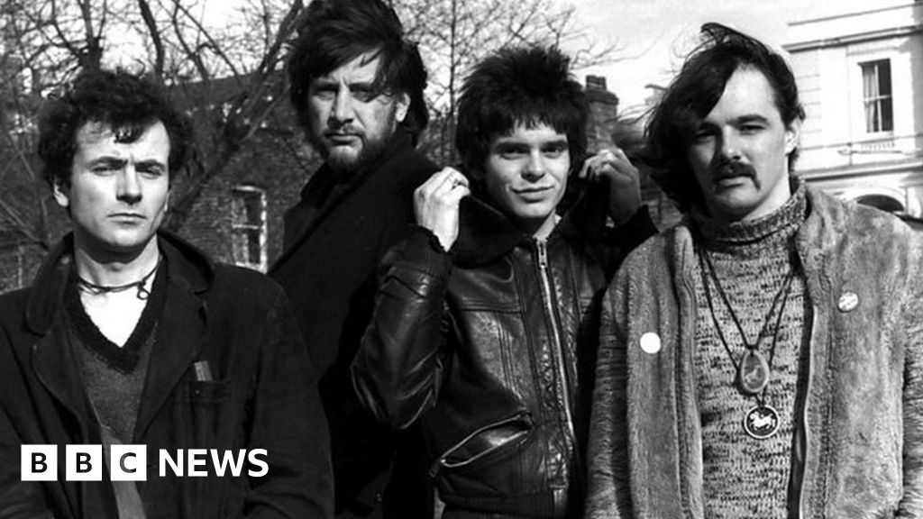 Stranglers hail reprieve of Guildford pub venue - BBC News