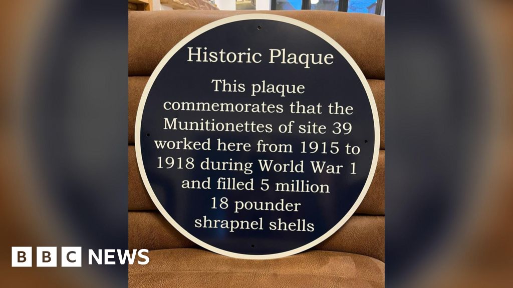 Horley plaque commemorates World War One Munitionettes