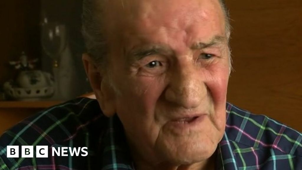 Go-ahead for compensation cases for hundreds of coke workers - BBC News