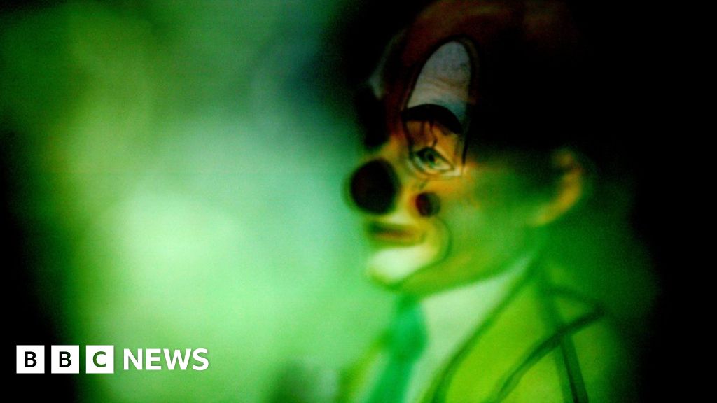 Clown prankster targets County Durham schoolchildren - BBC News