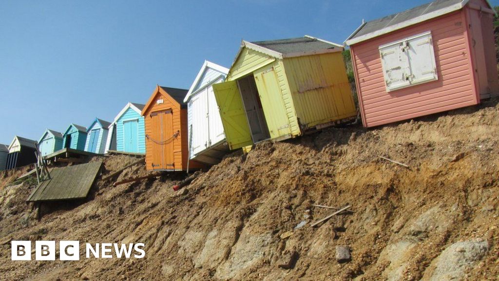 Milford on Sea: Storm-damaged beach huts to be removed - BBC News