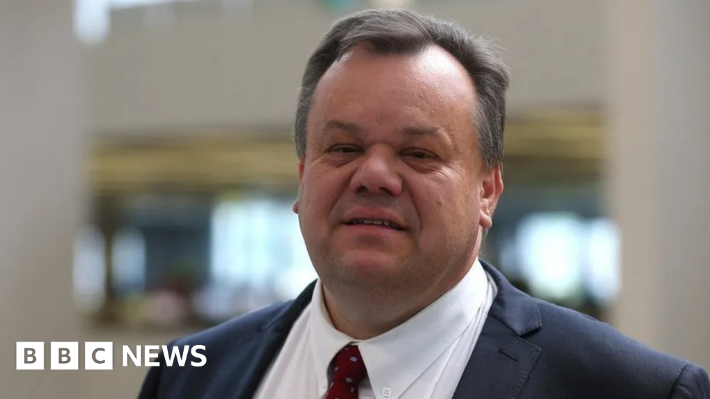 Outgoing Nottingham City Council leader wanted vote for successor - BBC ...