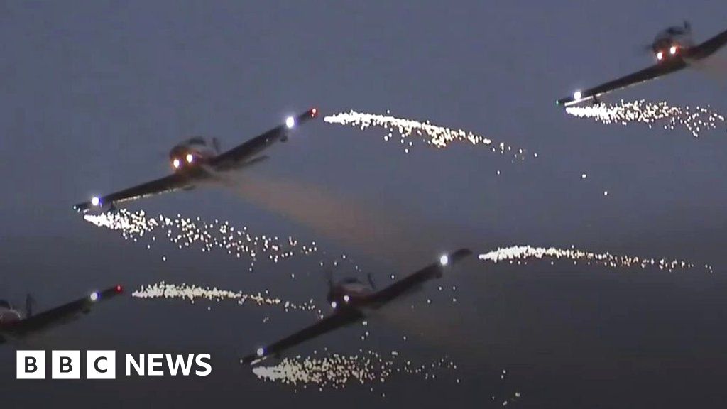 China celebrates with fireworks 'aerobatics' - BBC News
