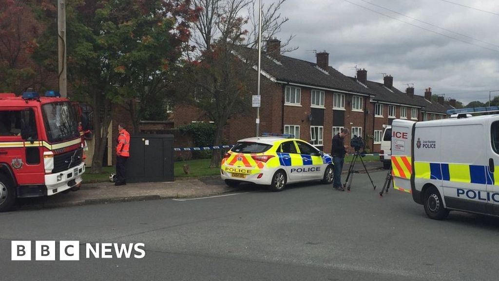 Stockport armed siege: Three taken to hospital - BBC News