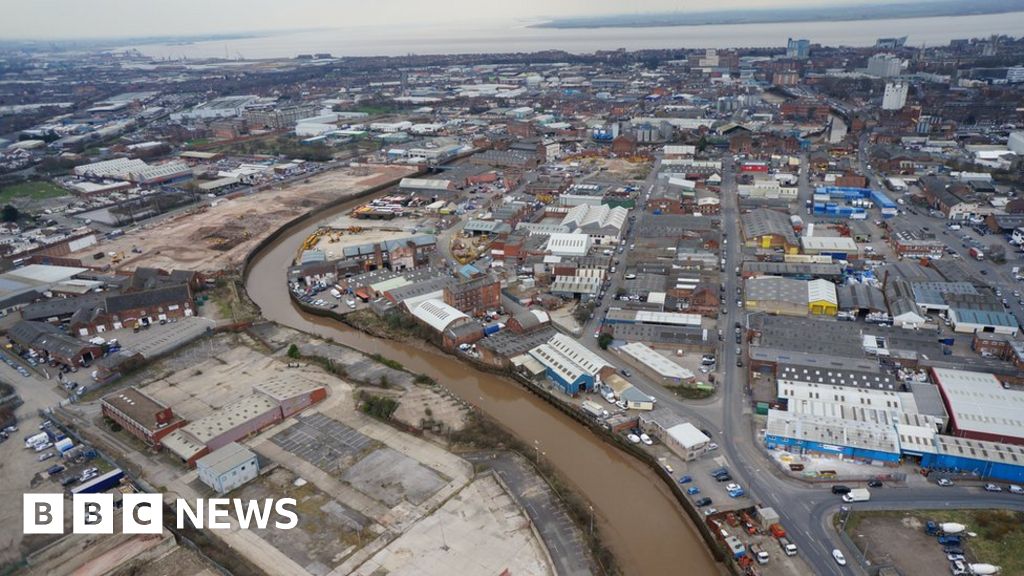 Hull £36.5m flood defence work plans go on show - BBC News