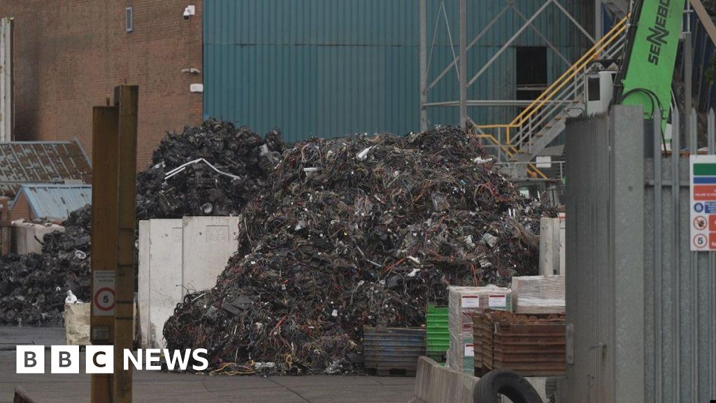 Crews put out fire at Birmingham scrap metal yard - BBC News