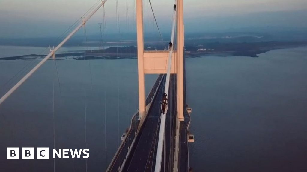 Illegal Severn Bridge climb 'deeply concerning'