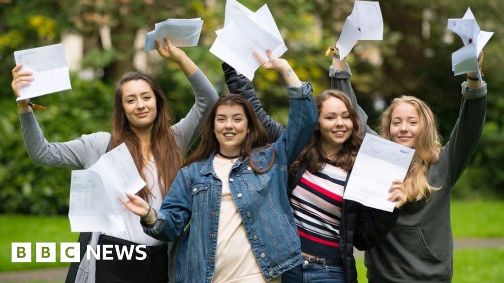 GCSE A* to C pass rate in Wales lowest since 2006 - BBC News