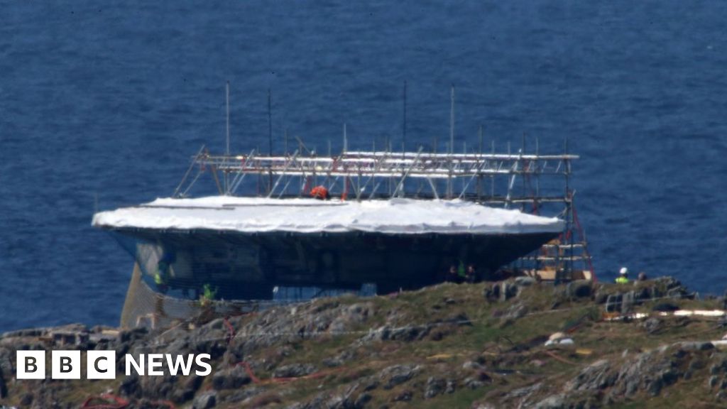 Building the Millennium Falcon on Malin Head - BBC News