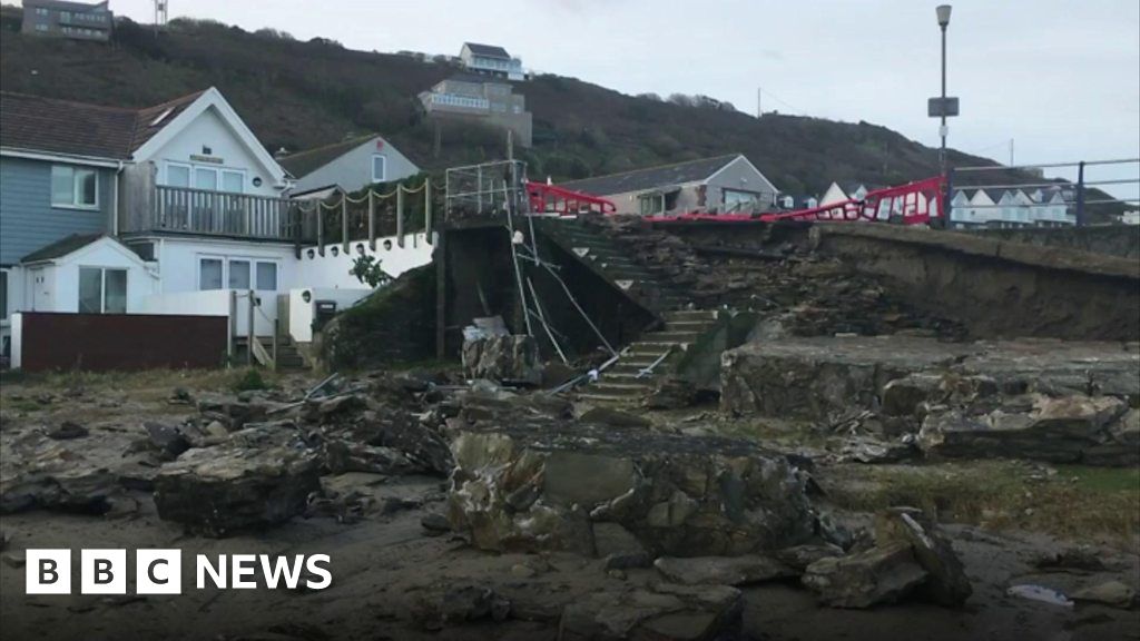 Family flees home after sea wall collapse in Portreath