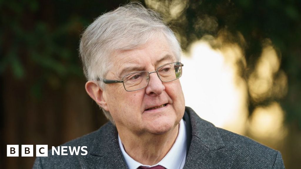 NHS Wales: Drakeford says alcohol not staff to blame for A&E waits