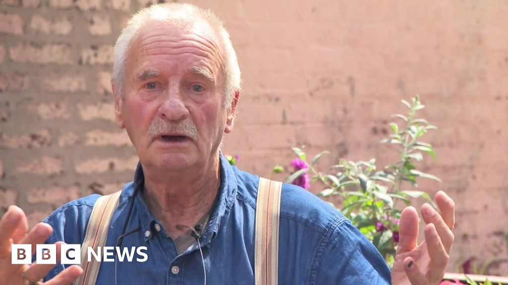 999 BSL: 'Emergency video service saved my life' - BBC News