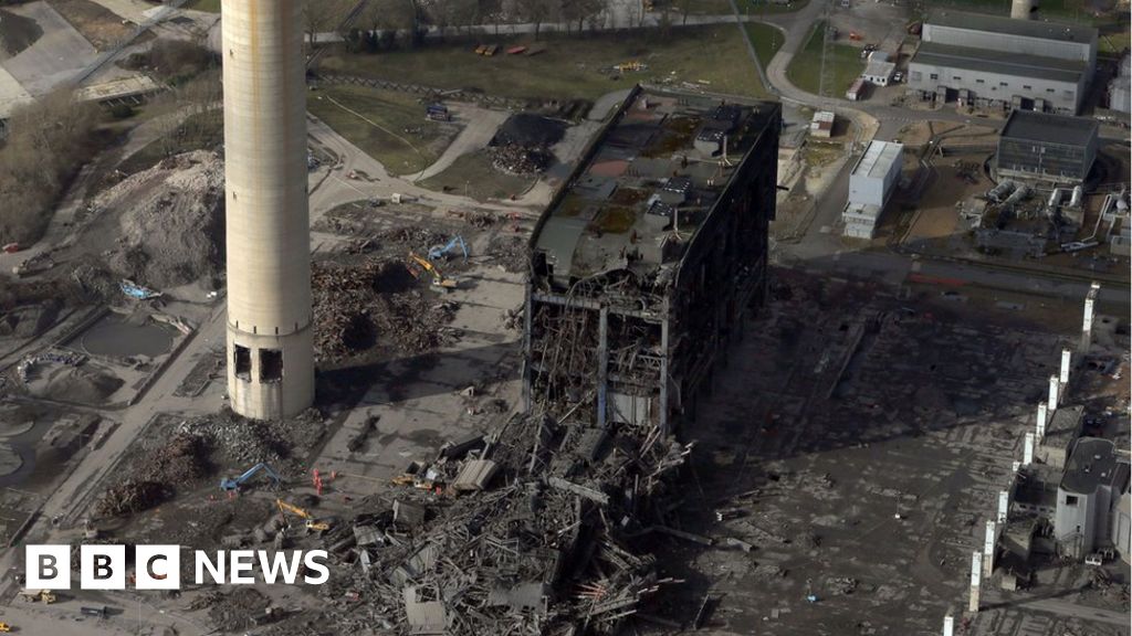 Didcot power station collapse: Operation 'most challenging' for fire ...