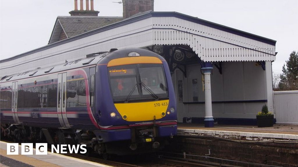 Teenager suffers broken jaw in Stonehaven assault - BBC News