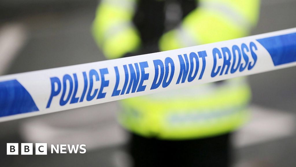 Man dies in three-vehicle crash in Cornwall - BBC News