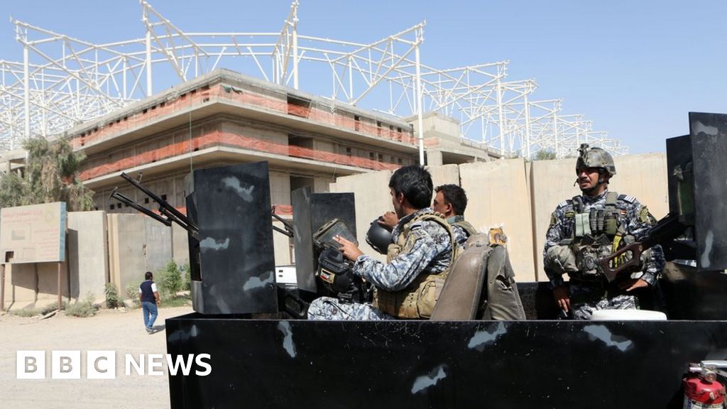 Turkish construction workers seized in Iraq - BBC News