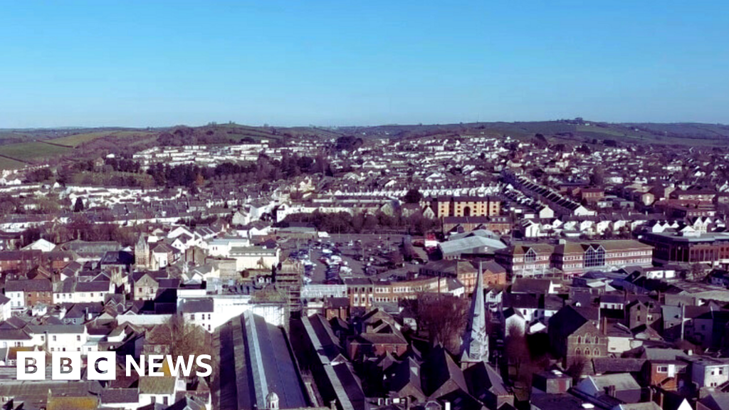 Survey looks at Barnstaple centre and market quarter plan - BBC News