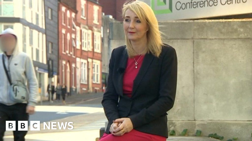 Remember when this reporter was heckled? - BBC News