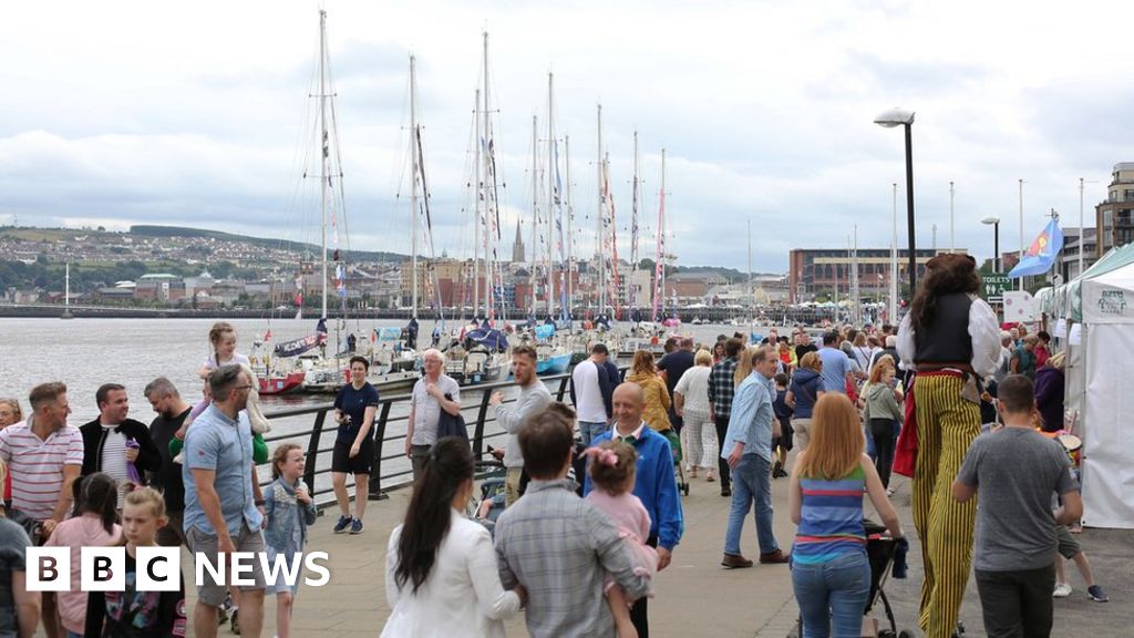 Maritime Festival: Thousands visit Derry's quay - BBC News