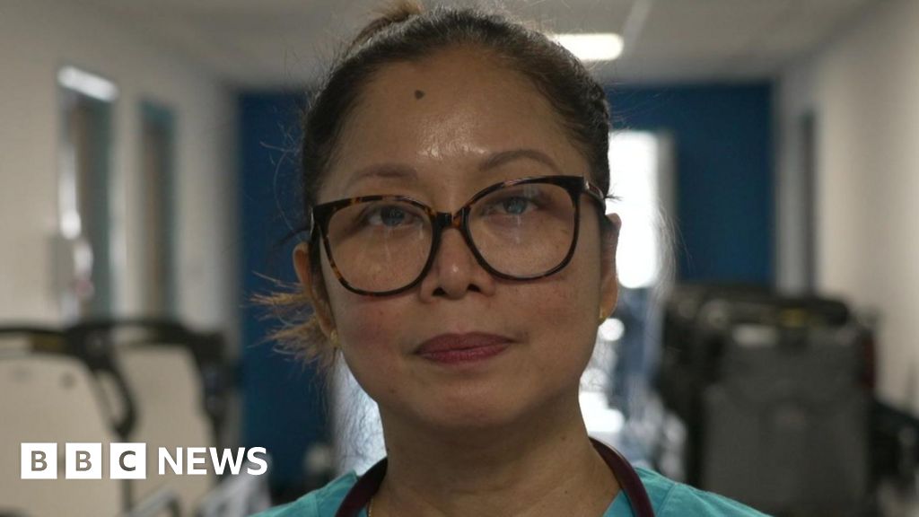 Stress, burnout and hope: NHS workers in London speak out - BBC News
