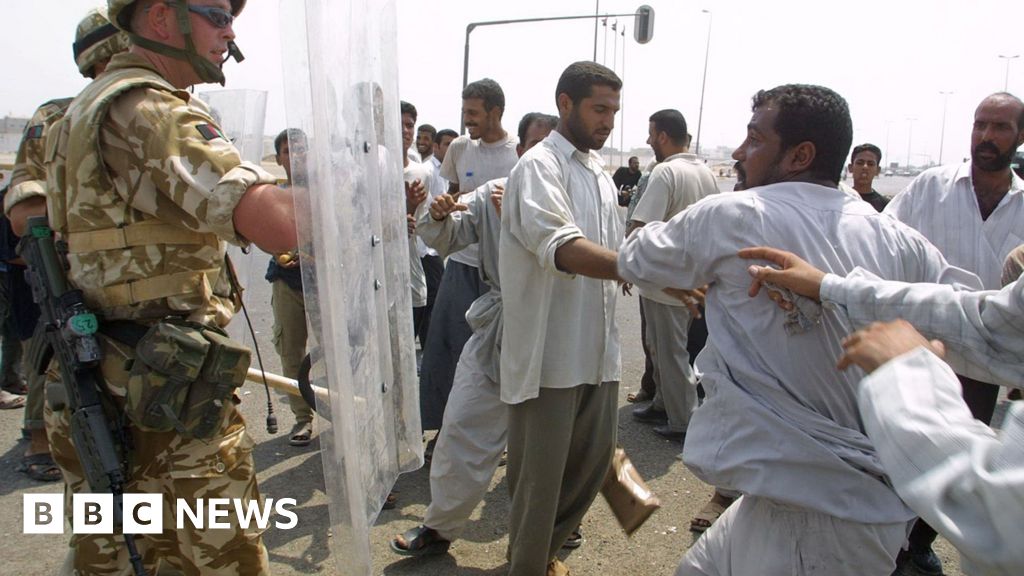 Chilcot report evokes angry war memories in Middle East - BBC News