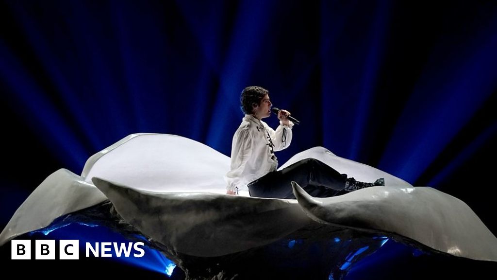 Watch: Serbia arrives on stage in alien pod