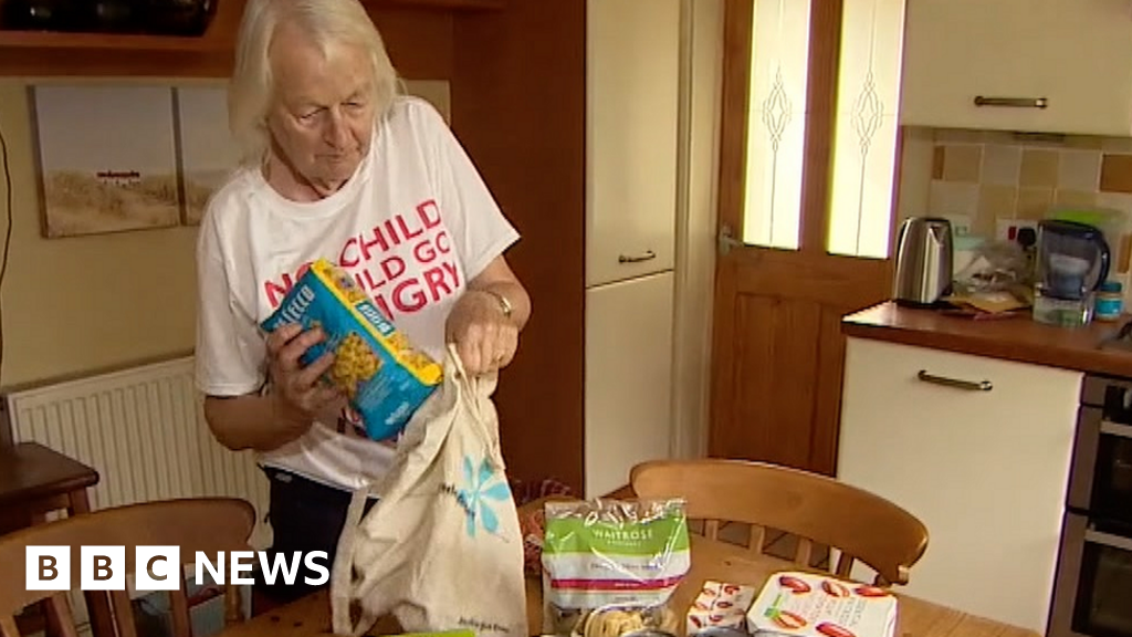 Luton woman, 80, walks 80 miles to support food bank - BBC News