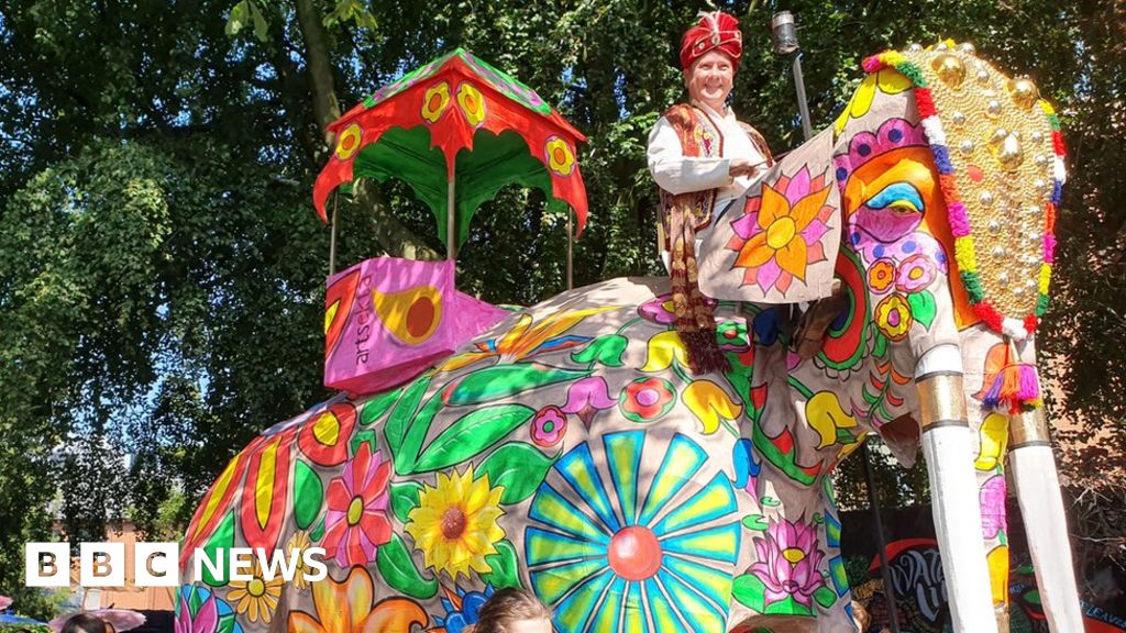 Mela festival: Thousands turn out for Belfast festival - BBC News