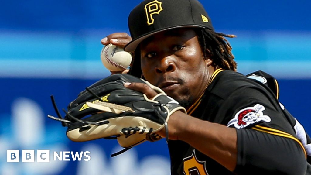 Gift Ngoepe: First Africa-born player in top-flight baseball - BBC News