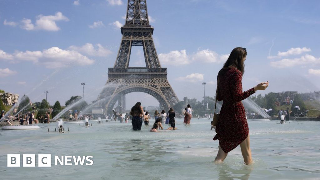 France heatwave: Paris region closes schools - BBC News