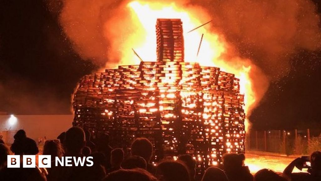 Controversial Avoniel bonfire in east Belfast lit - BBC News