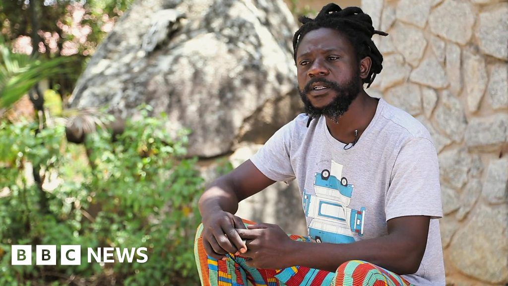 Modern stone sculptures in Zimbabwe - BBC News