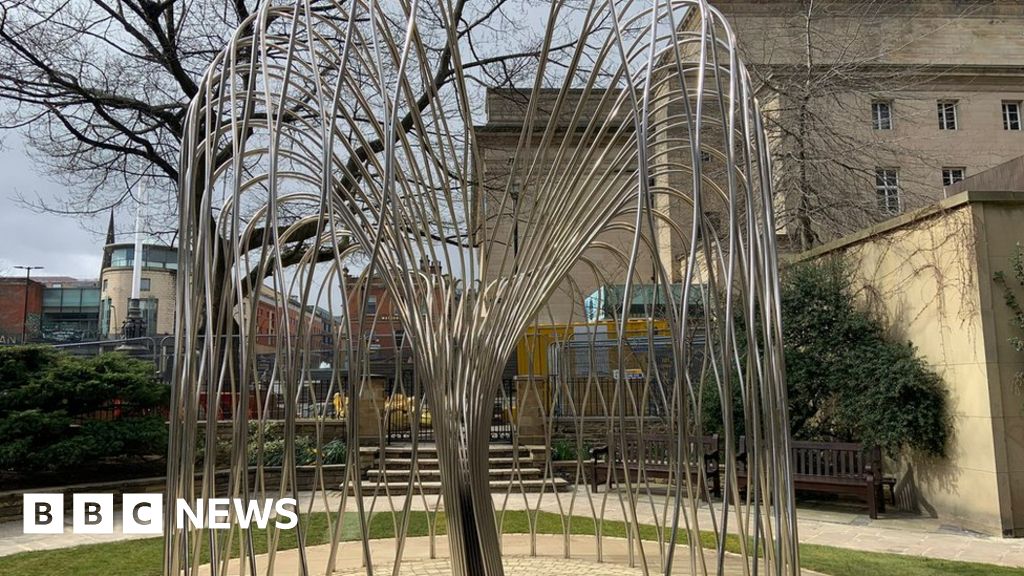 Covid memorial sculpture unveiled in Sheffield - BBC News