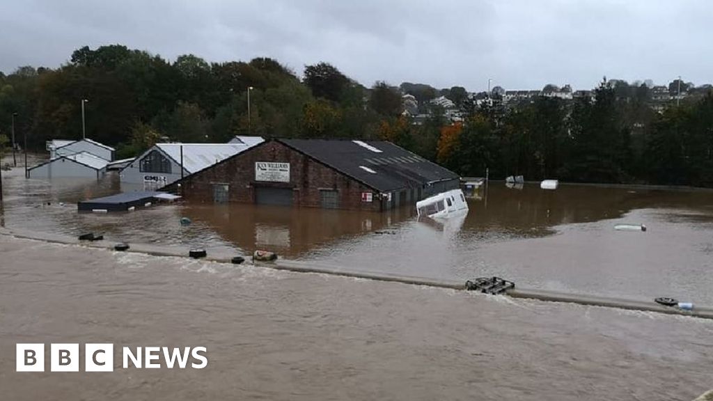 Storm Callum: Flood warnings drop as fatal storm passes - BBC News