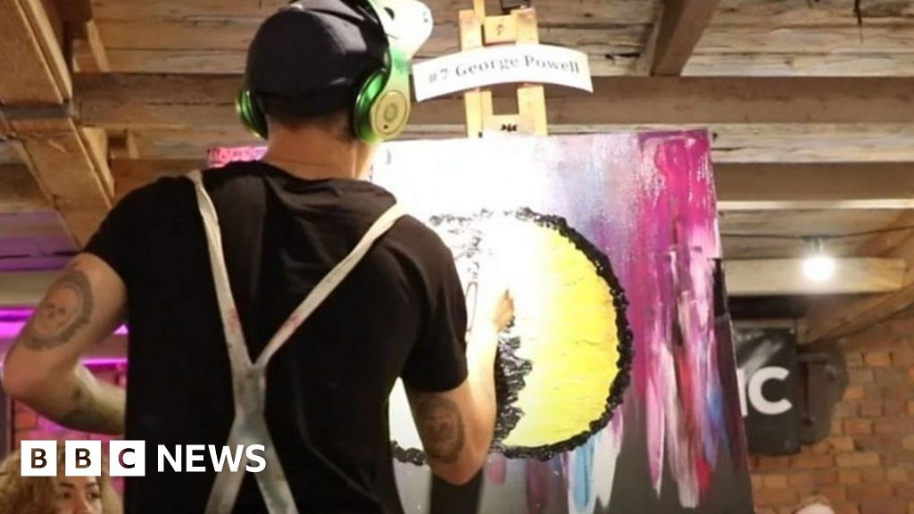 Manchester Art Battles: Making a 30-minute masterpiece - BBC News