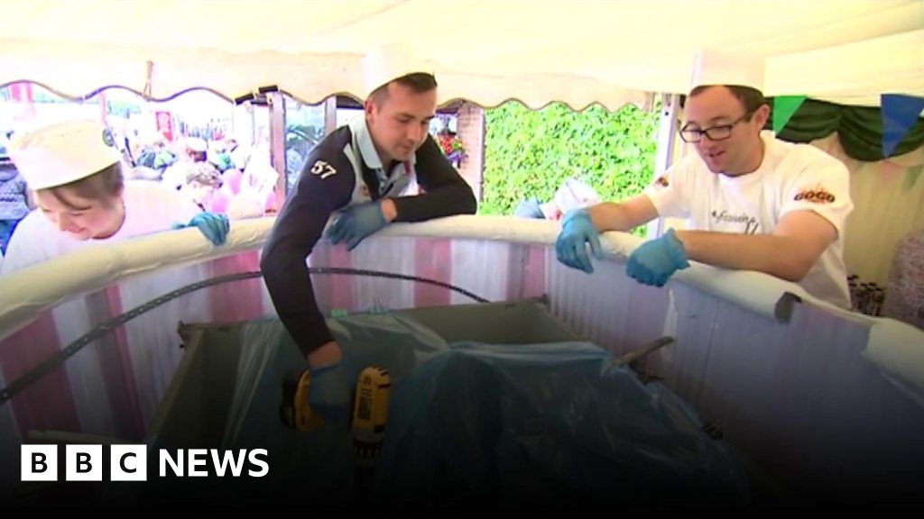 Staffordshire farmers create 'world's largest milkshake' - BBC News