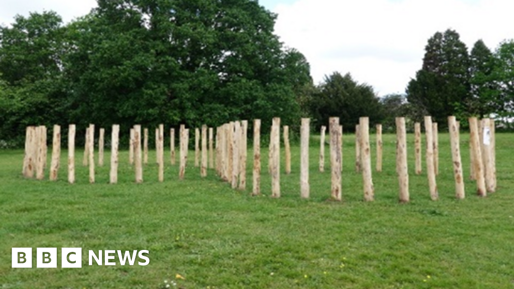 Kent: Infinity artwork launched in county of symbol's creator - BBC News