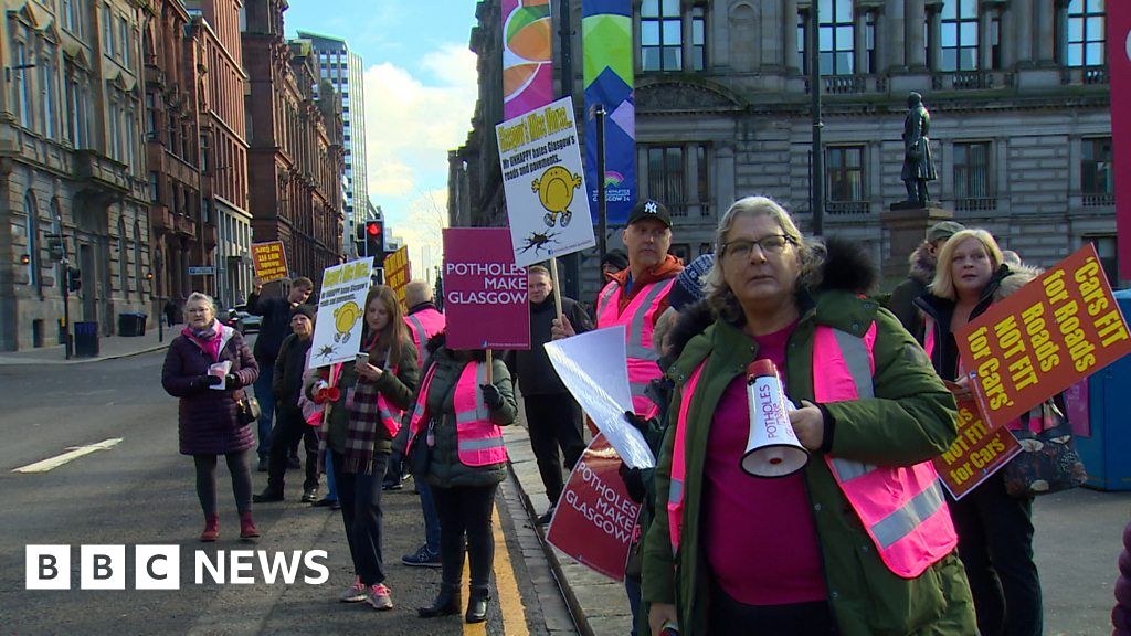 'Potholes make Glasgow' protest takes place in city centre