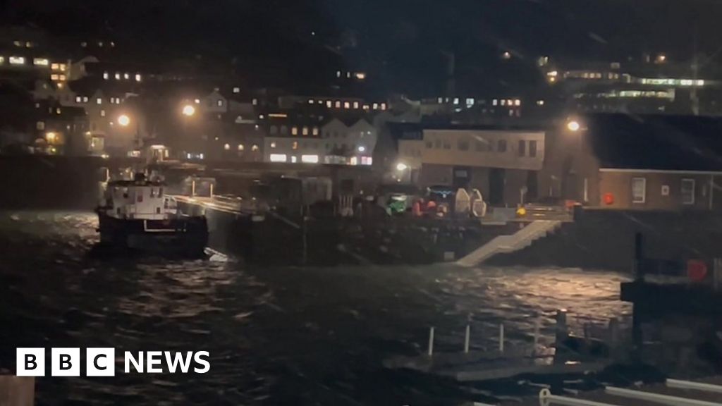 Waves And Wind Lash Guernsey As Storm Ciar n Hits