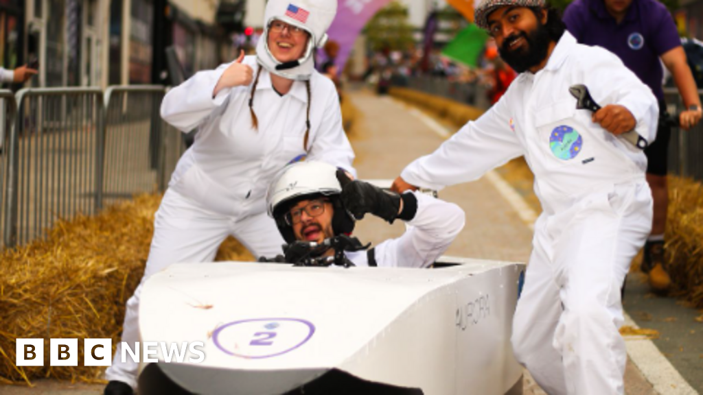 Crowds gather to watch Krazy Races in streets of Wolverhampton