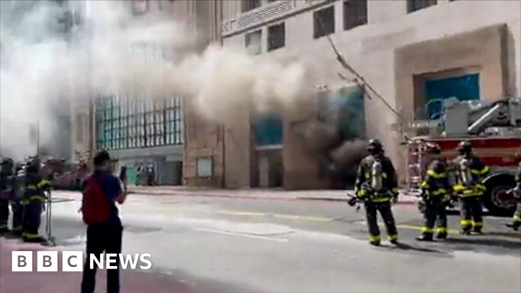 Iconic Tiffany and Co store catches fire in NYC - BBC News