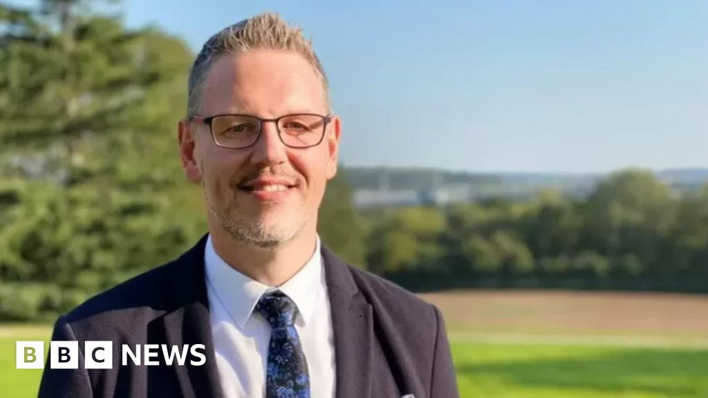 West Mercia Police: Re-vetting will reveal 'unfit' officers - BBC News