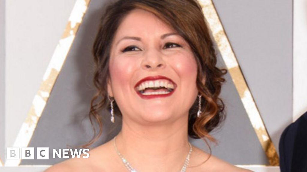 The woman who knows who's won the Oscars... but won't tell - BBC News
