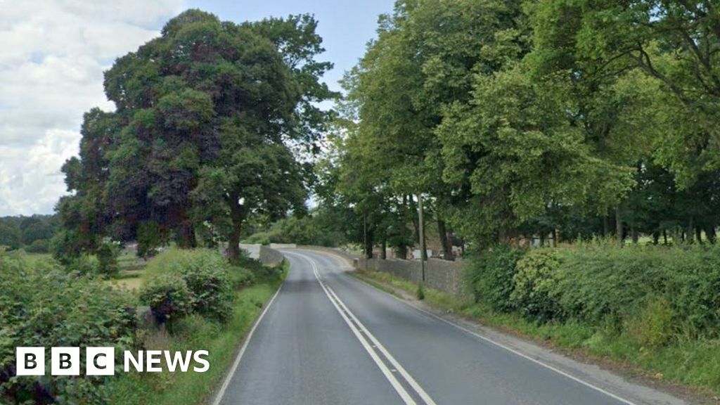 Motorcyclist dies after crash in Yorkshire Dales - BBC News