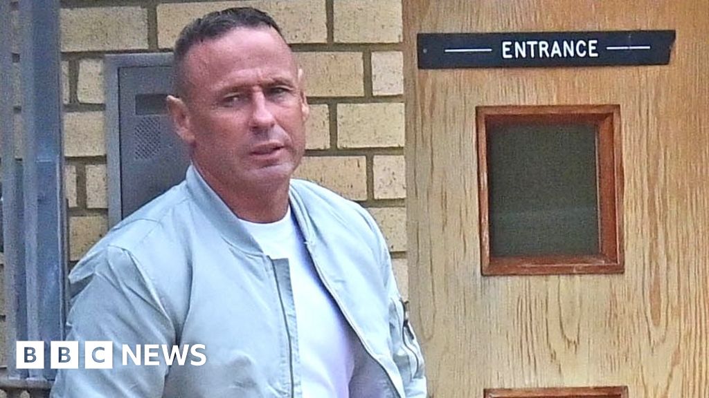 Fraudster tradesman Stephen Stewart given suspended sentence