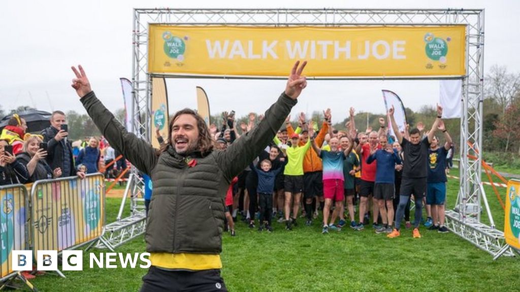 Walk with Joe Children in Need events kicks off in Maidenhead - BBC News