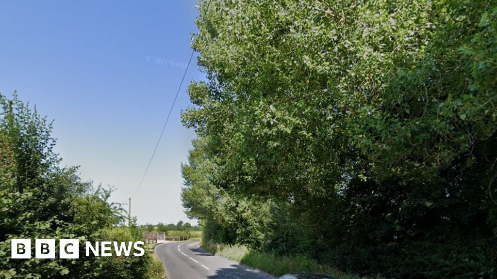 Five cars crash on black ice after Aylesbury road closed signs removed - BBC News