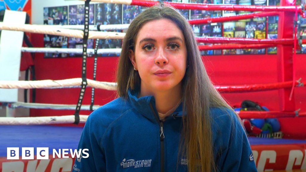 Monkstown boxing club: Fighting for a better future - BBC News
