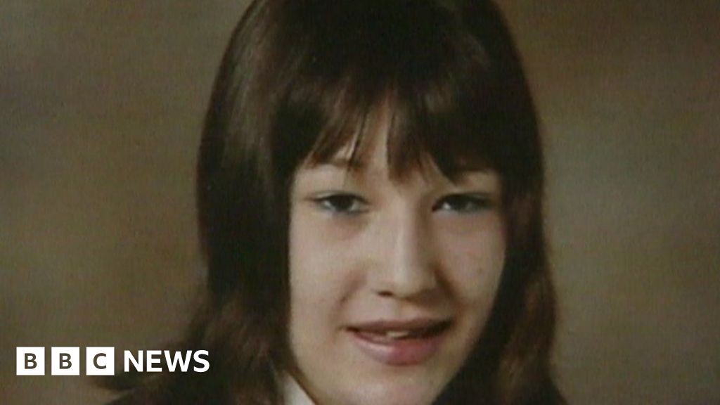 Last walk in memory of Rosie Ross in Aldridge - BBC News