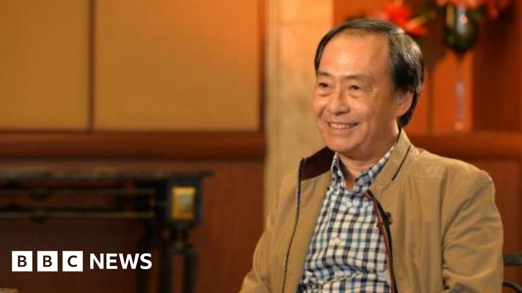 Hong Kong bookseller Lee Bo says he will abandon UK residency - BBC News